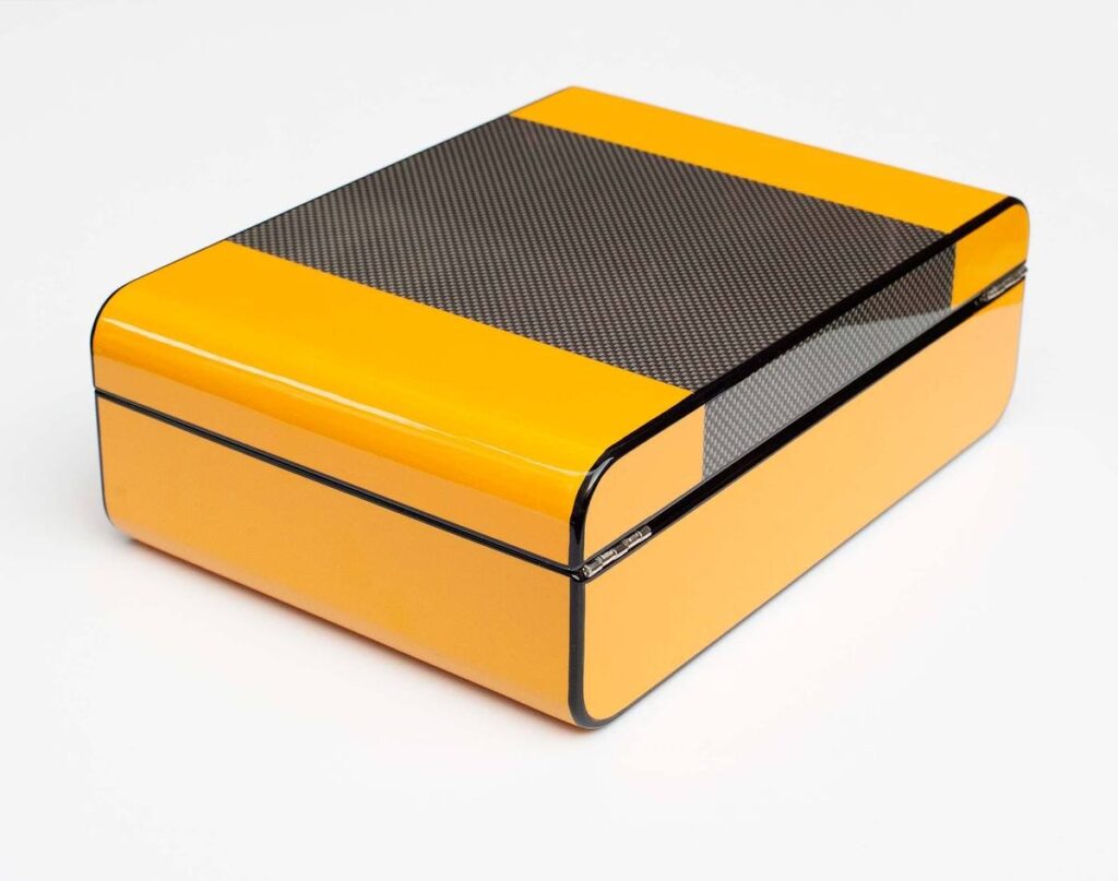 SAVINELLI - Yellow Lacquered Humidor in Carbon Fiber